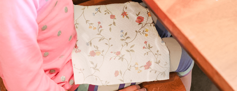 Napkin Etiquette: The Do’s and Don’ts of Using Table Napkins - Neon ...